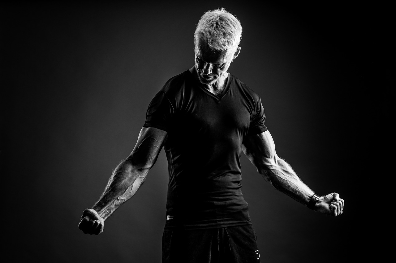 Mastering Hand Grips in Strength and Conditioning Techniques - Skillmaker